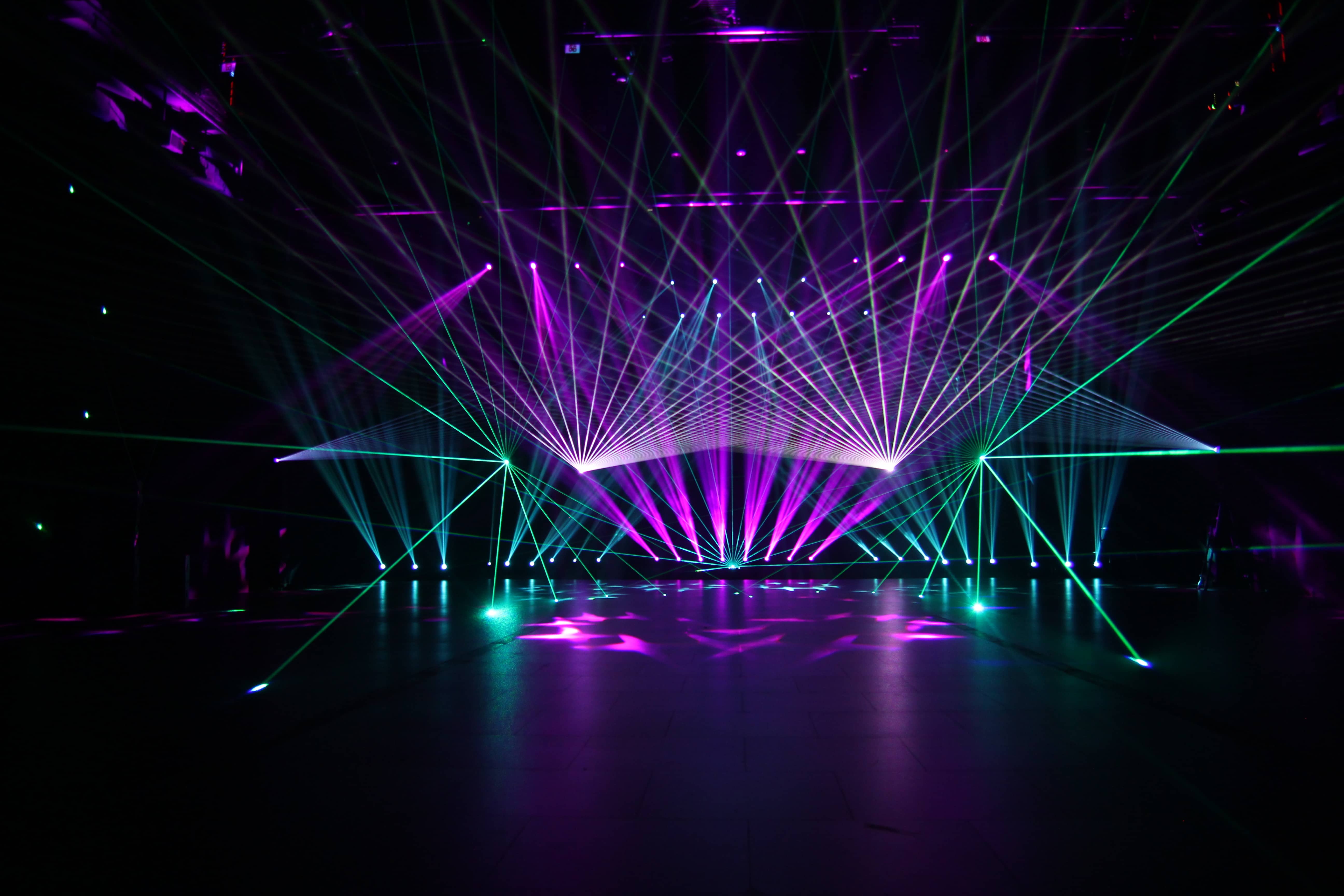 ᐅ Spektakuläre LASERSHOWS & Multimediashows › Bocatec Lasershows und ...